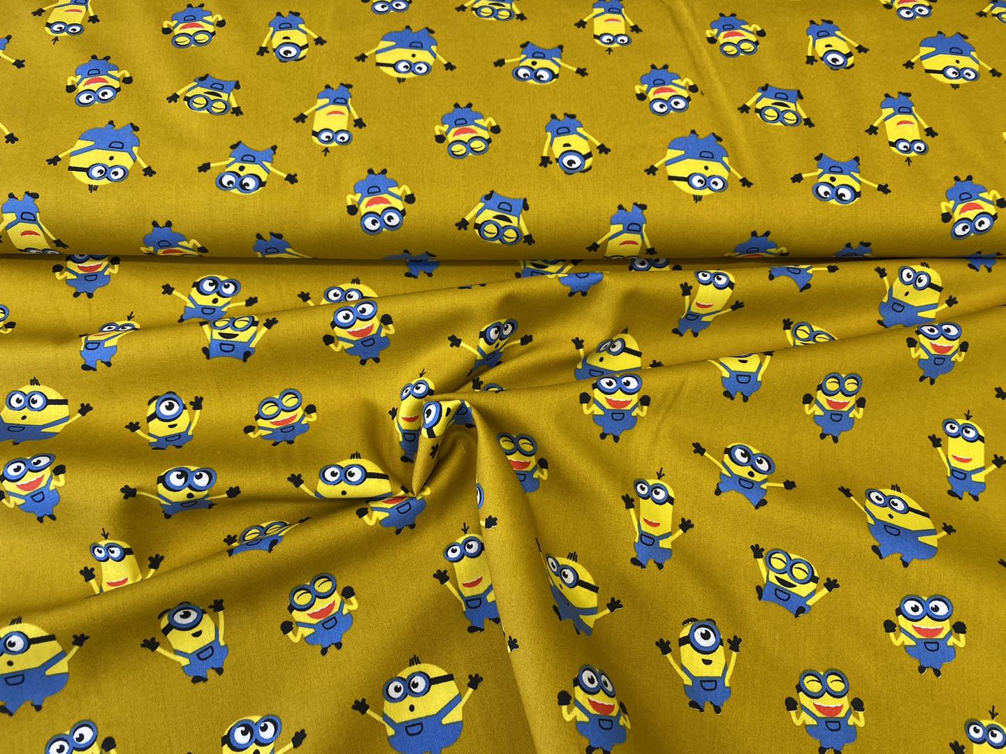 Poplīns minjoni - sinepju dzeltens pamats - 100% Kokvilnas Audumi